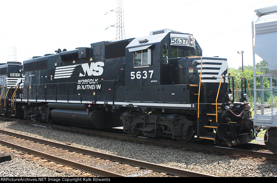 NS GP38-2 #5637 on WPMA-01